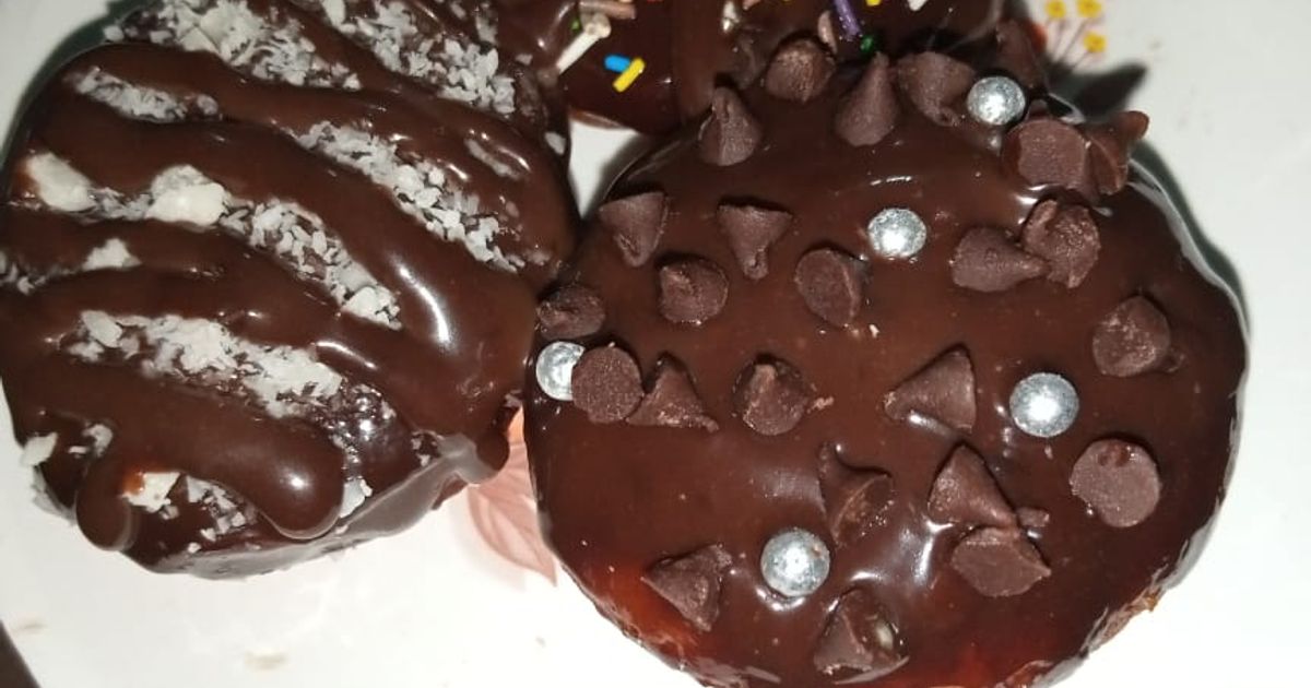 🍩Sprinkle Chocolate Doughnuts🍩 Recipe by Sami Hadi (Sis&Bro) - Cookpad