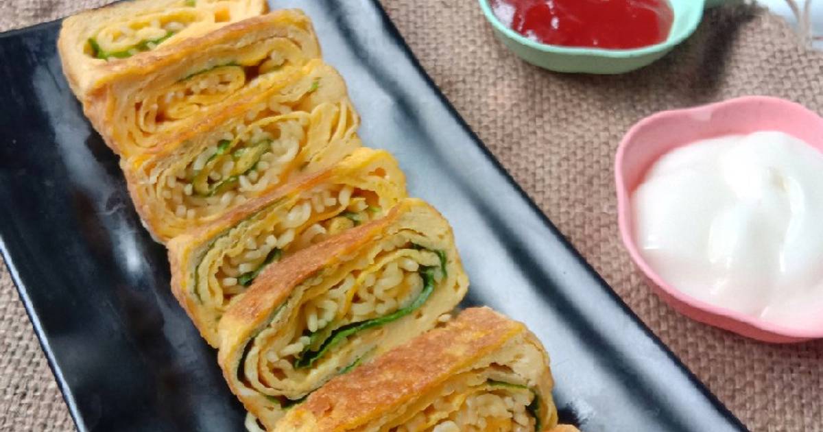 Resep Telur gulung isi mie dan bayam oleh Manda Evie - Cookpad