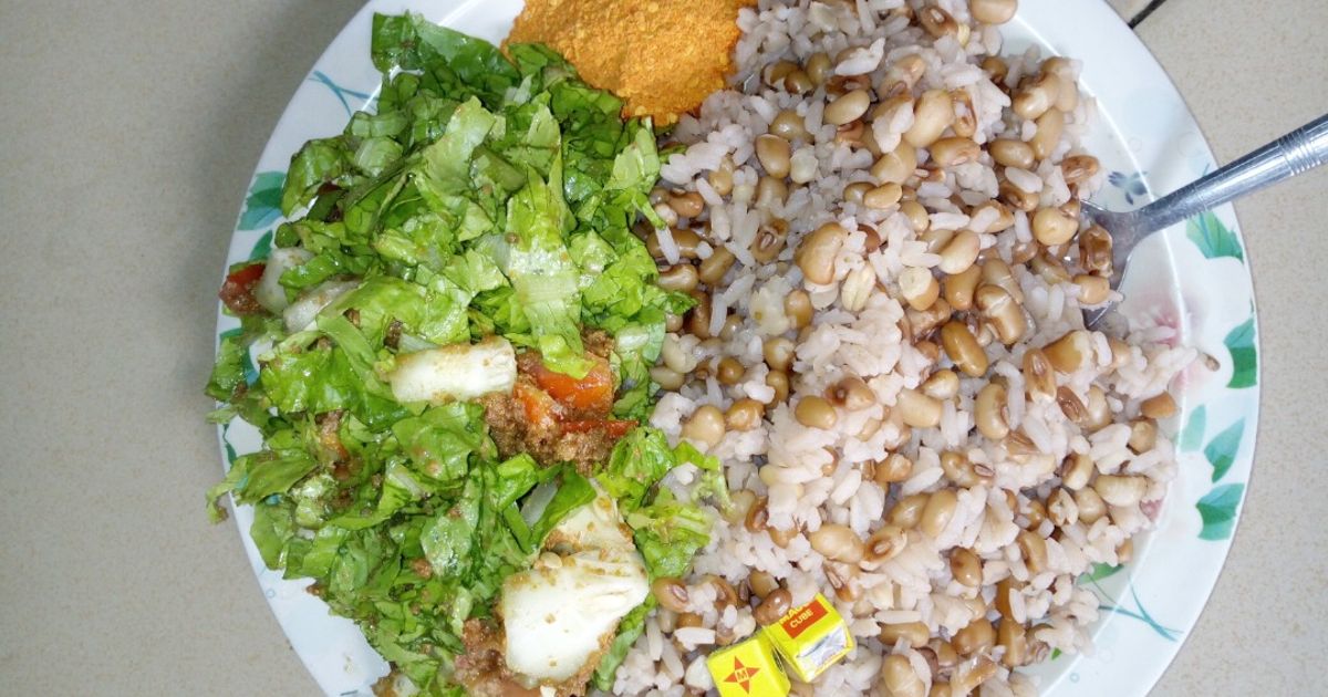 Shinkafa Da Wake (Garau Garau) With Local Salad Recipe by Maryam Alhaji ...