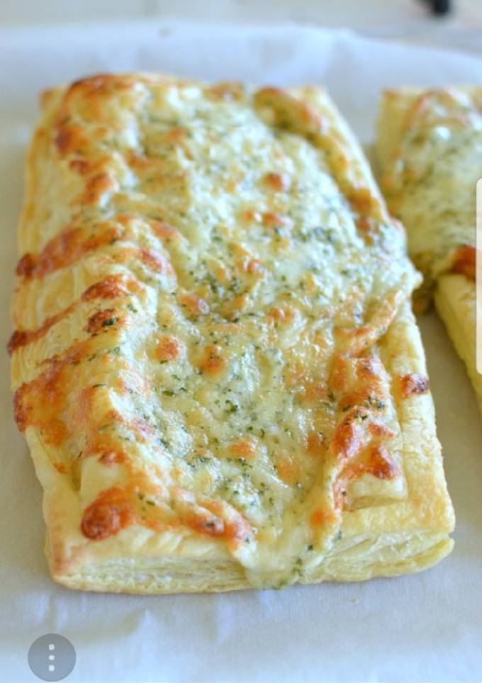 Puff Pastry Cheesy Garlic Bread Recipe by JS - Cookpad