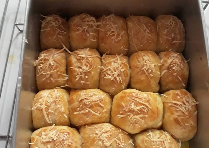 Resep Bolen pisang puff pastry instan oleh Silvy Aisyah - Cookpad