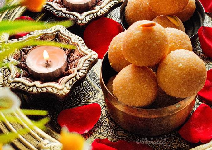 Moong dal ladoo Recipe by Sunita Chakrabarty - Cookpad
