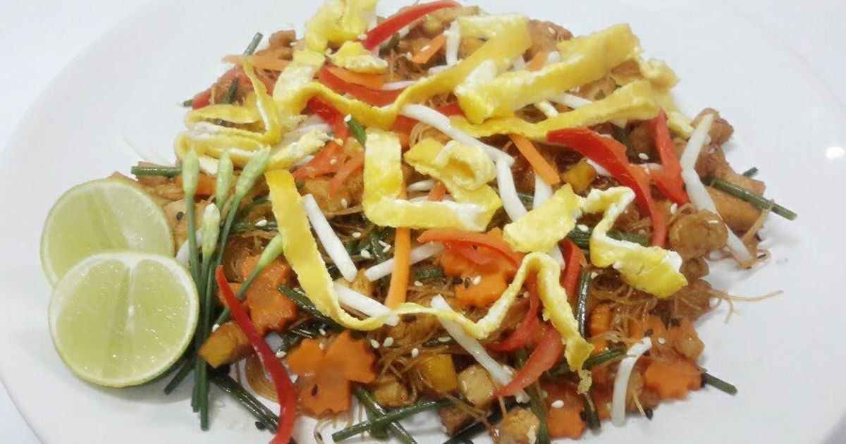 Kanya's Pad Mee With Chicken Recipe By Kanya