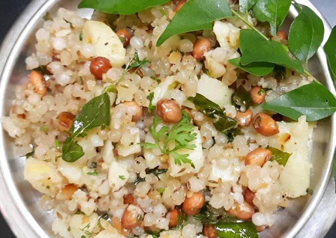 साबुदाणा खिचडी (Sabudana Khichdi Recipe In Marathi) रेसिपी Bharati Kini ...