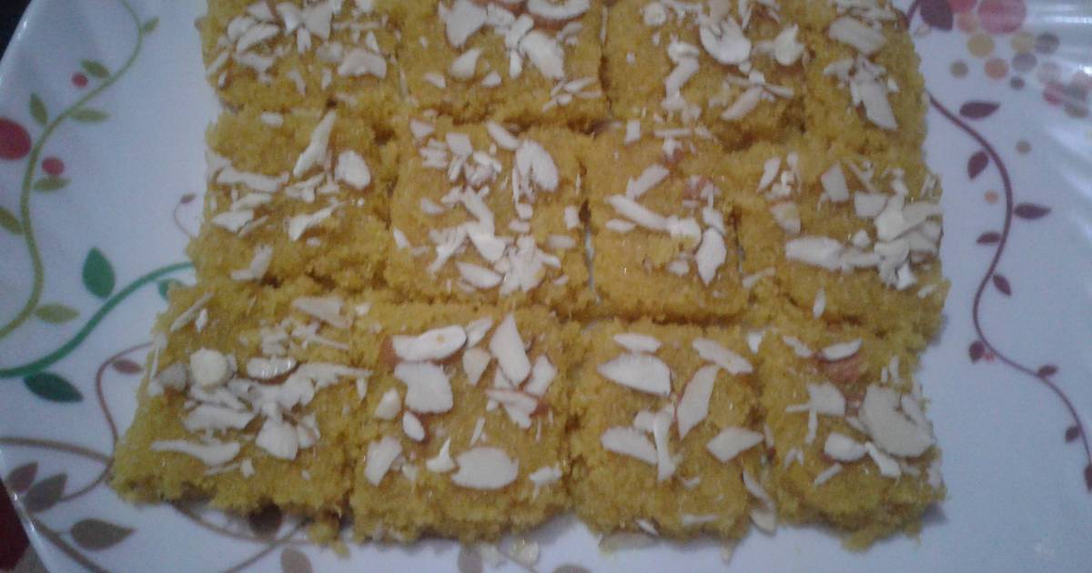 Nariyal barfi Recipe by Poonam Navneet Varshney - Cookpad