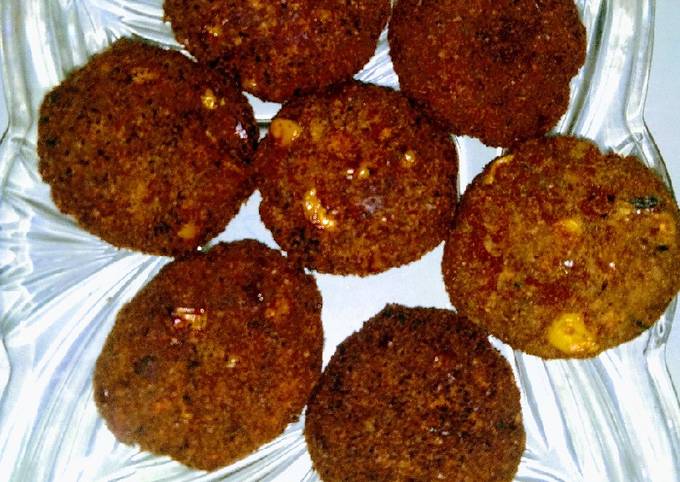 Rina Raiyani દ્વારા રેસીપી કોર્ન સોજી પૌવા કટલેસ(corn sooji pauva ...