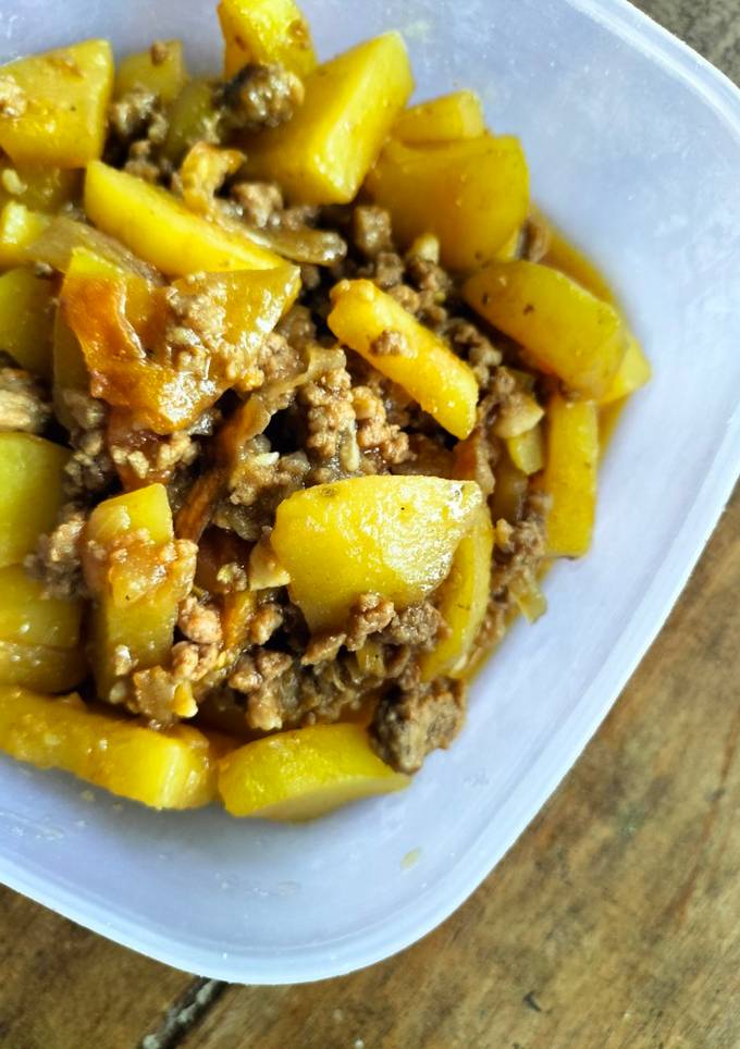 Resep Semur daging giling dan kentang oleh Yola Pitaloka - Cookpad