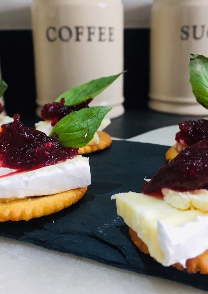 Brie and Cranberry Sauce Canapés Recipe by Barbie Legs - Cookpad