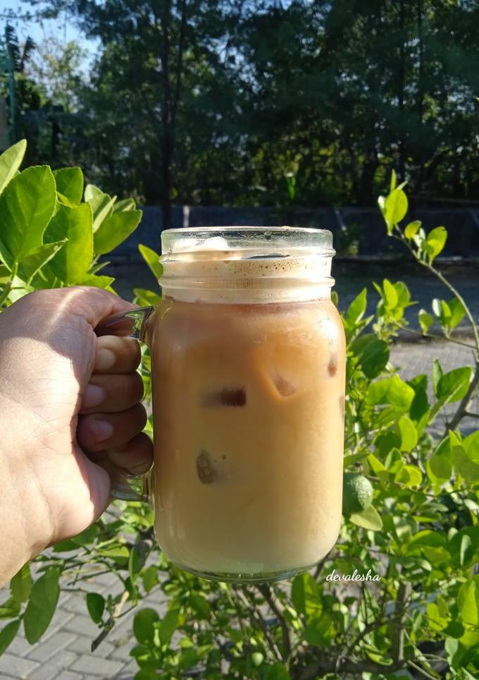 Resep Iced Coffee with Condensed and Evaporated Milk oleh Devalesha Kitchen - Cookpad