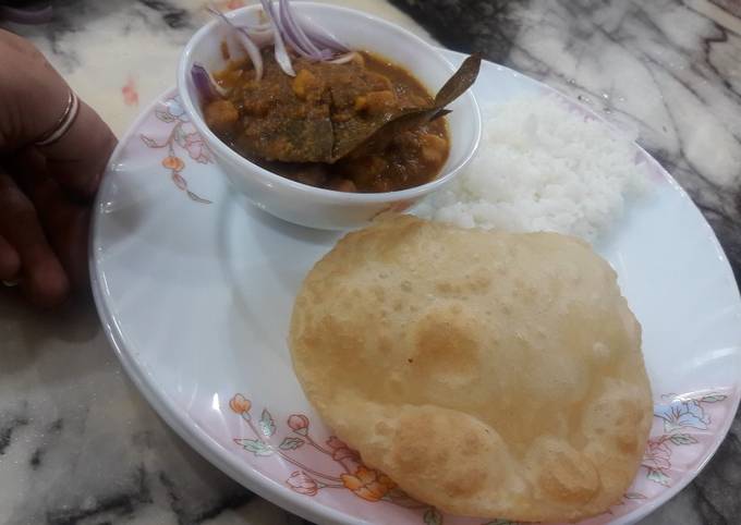 Chola batura Recipe by Soni Cooking Classes - Cookpad