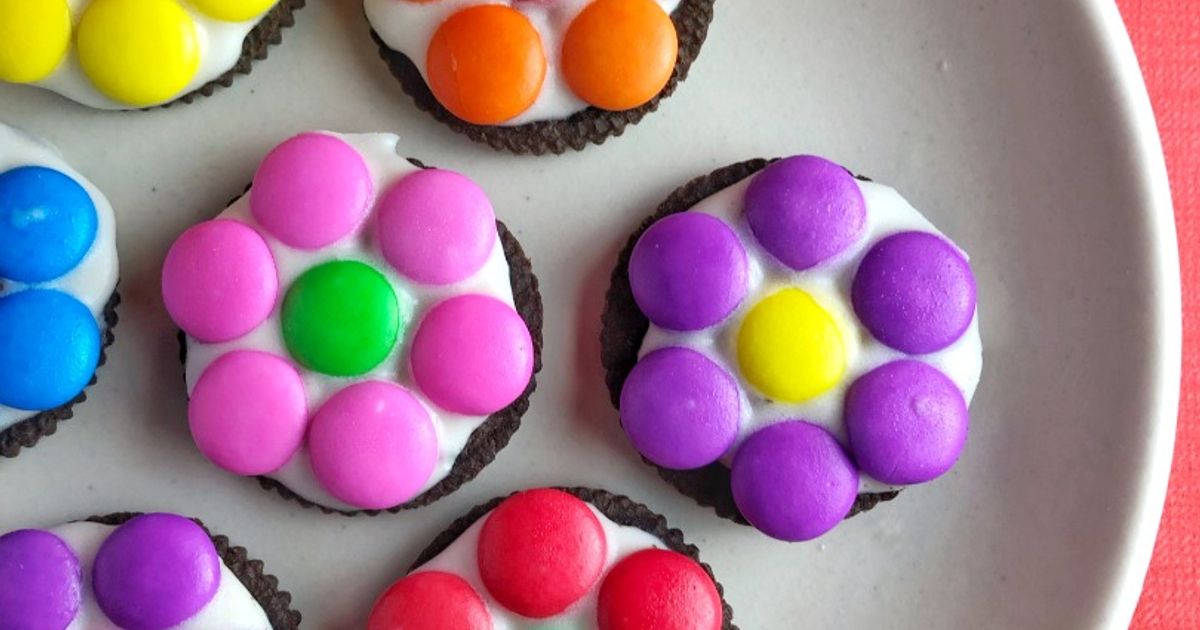 Flower Oreo Bites With Cadbury Gems Recipe by Sneha Paul - Cookpad