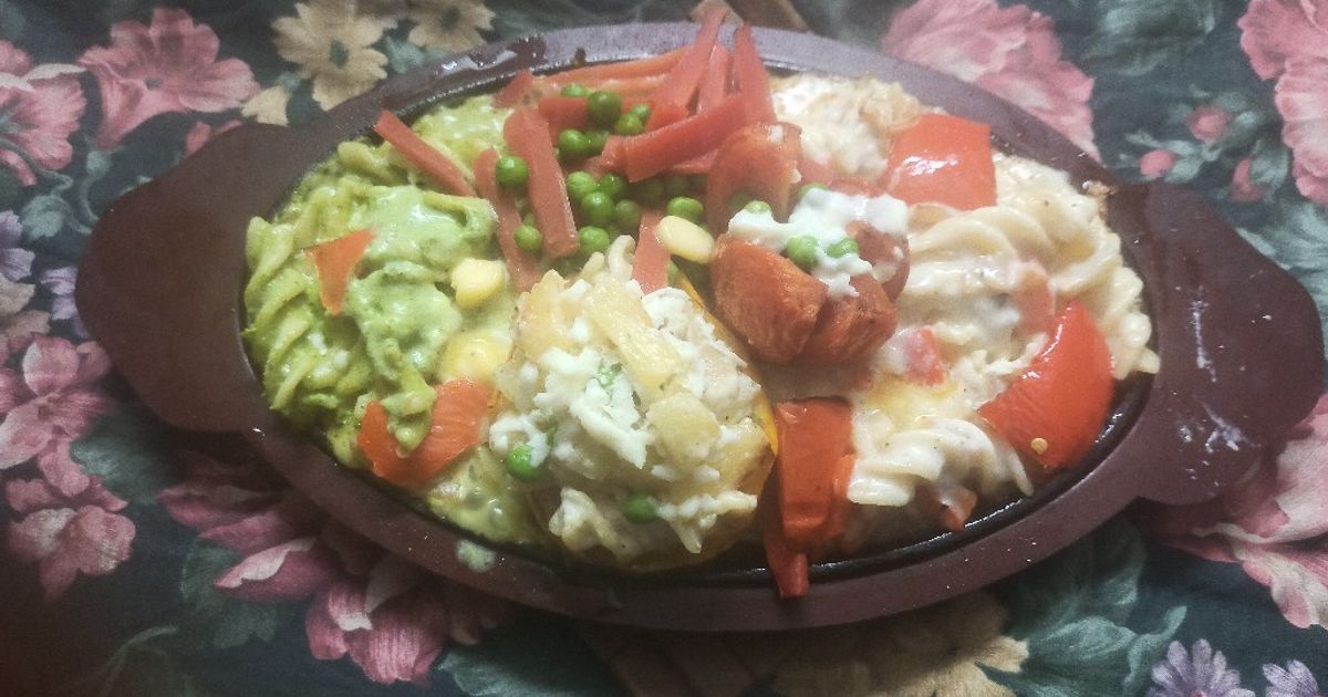 Italian Sizzler With Spinach, Pineapple Pasta Recipe by Manika Dargan - Cookpad