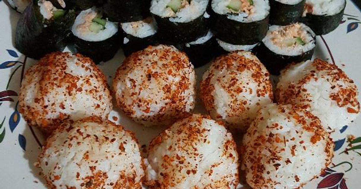 Resep Sushi Salmon Dan Onigiri Simple oleh piyantina - Cookpad