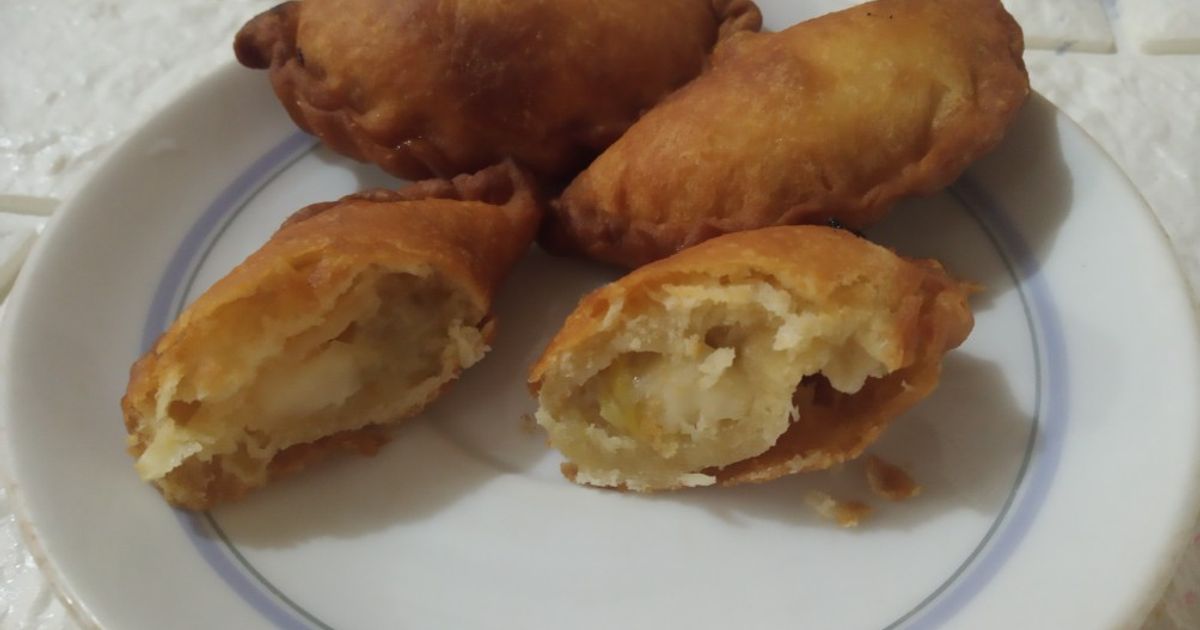 Resep Pastel Manis Isi Pisang Keju oleh Yulys_Kitchen - Cookpad