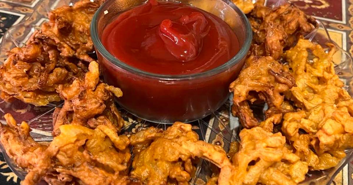 Onion pakora Recipe by Sarvat Hanif - Cookpad