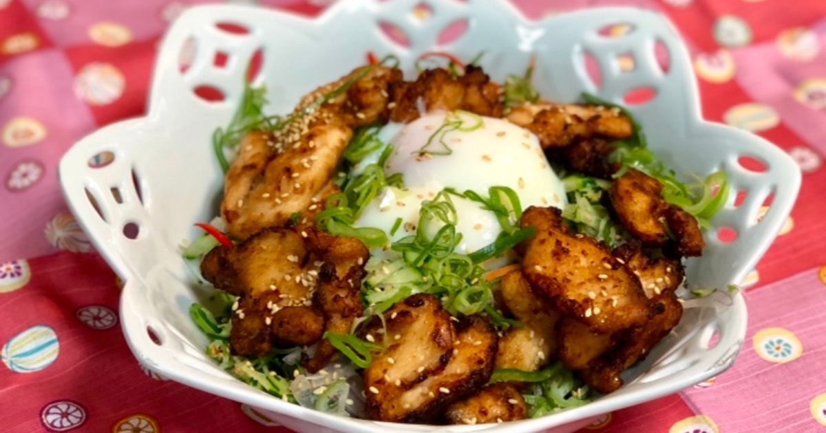 Colorful Vegetable Salad With Fried Chicken And Poached Egg Recipe by ...