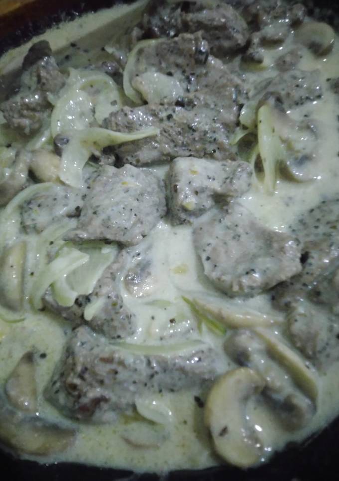 Resep Beef Stroganoff Rumahan oleh Widi - Cookpad