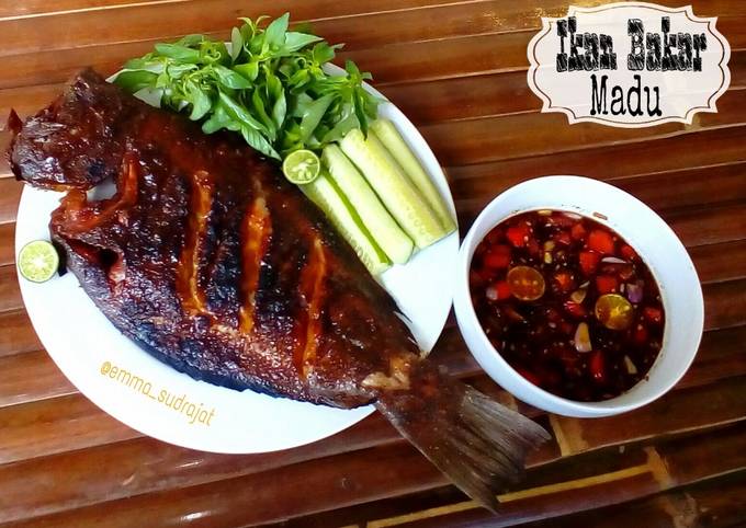 Resep Ikan bakar madu Sambal Kecap oleh Emma Sudrajat - Cookpad