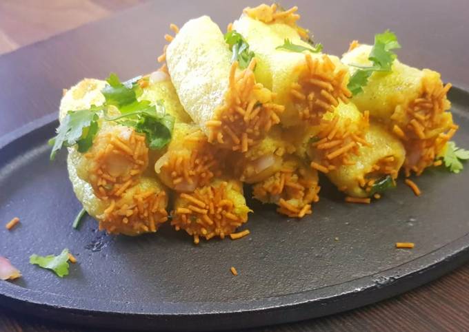 Fryums chaat Recipe by Monika Jain ( Homechef) - Cookpad