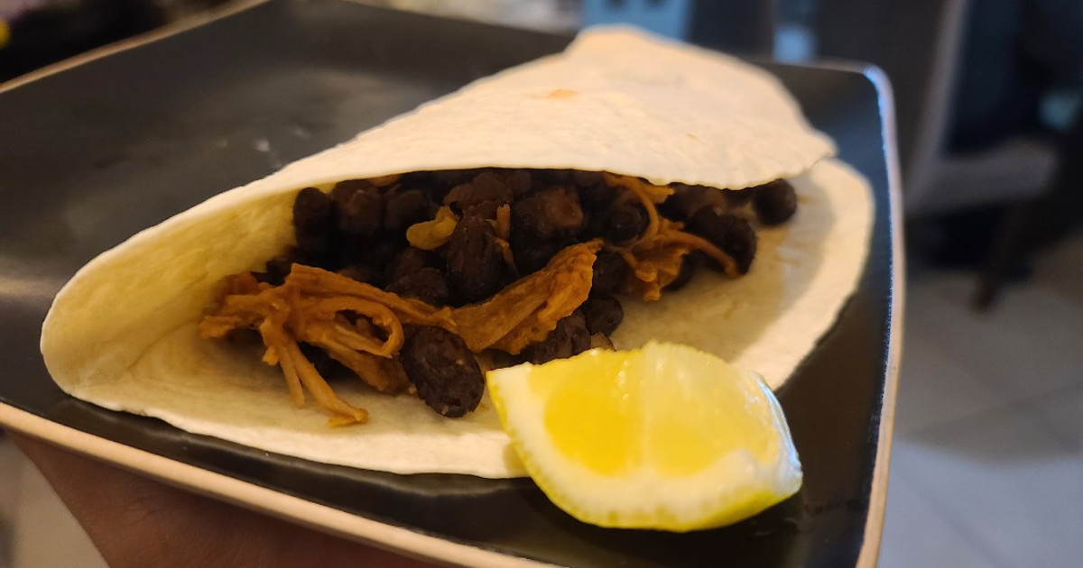 Tacos De Carne Mechada Y Porotos Negros Receta de Paulina Vera ...
