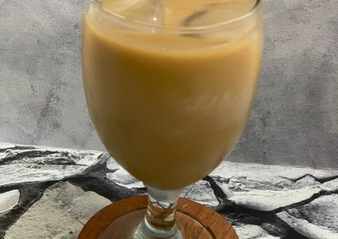 Resep Ice Coffee Milk Tea oleh Roro Woelan - Cookpad