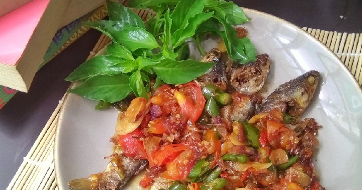 Resep Tumis Pedas Ikan Asin Gerih Japo oleh DEWI SARASWATI - Cookpad