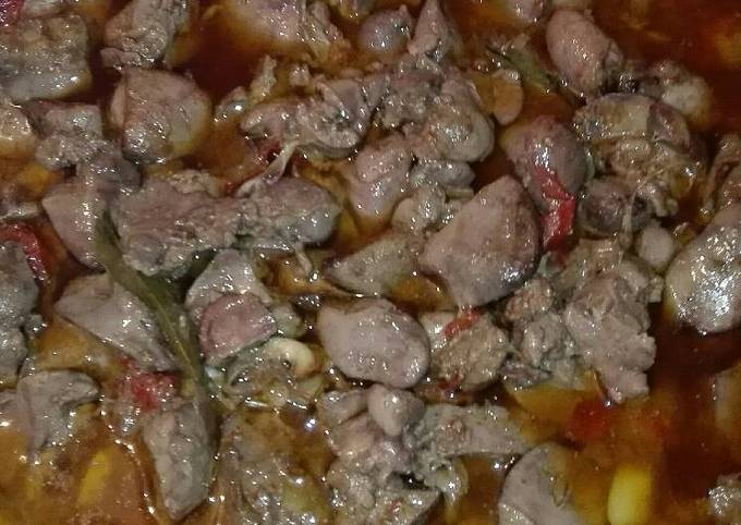 Higadito de pollo en caldereta Receta de Mari Ramos- Cookpad