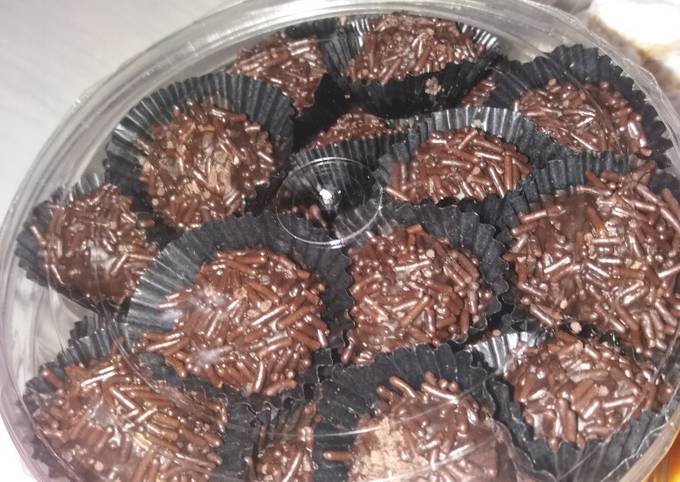 Resep Kue rambutan kurma mente oleh Livialivi - Cookpad