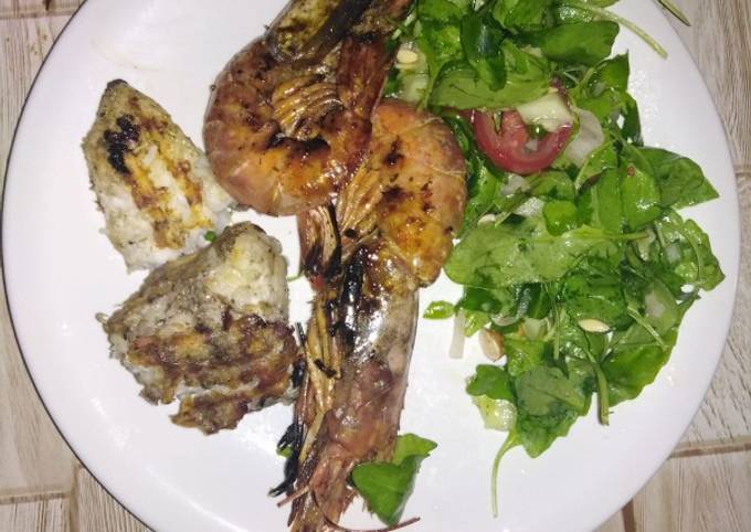 Ricetta Rana pescatrice, gamberi e insalata di Liliana Mani In Pasta ...