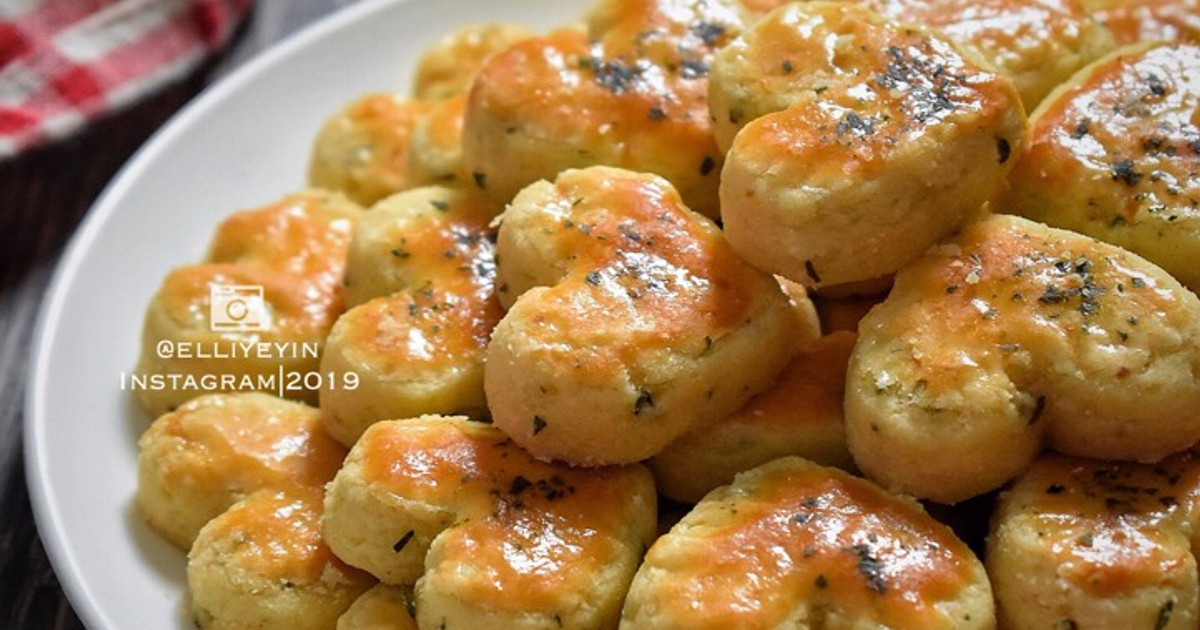 Resep Garlic Cheese Cookies oleh ELLIYEYIN - Cookpad