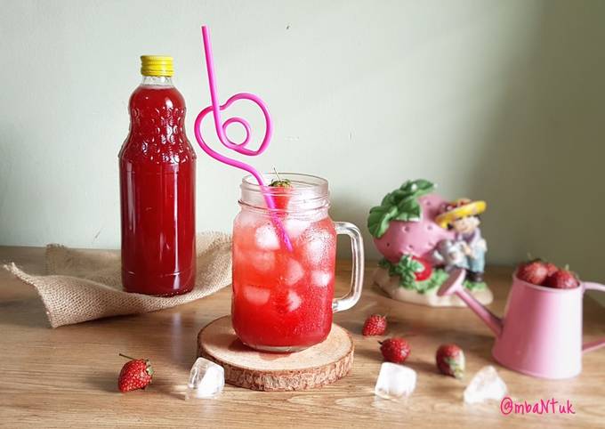 Resep Sirup Strawberry Home Made oleh Tituk SK - Cookpad