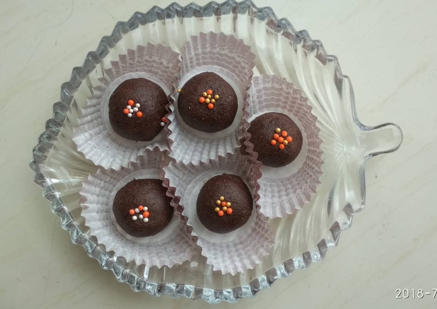 Chocolate ladoo Recipe by pooja - Cookpad
