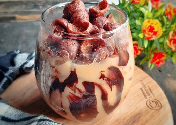 Resep Es Kopi Mocca Chocco Crunch oleh Widjie Astuti - Cookpad