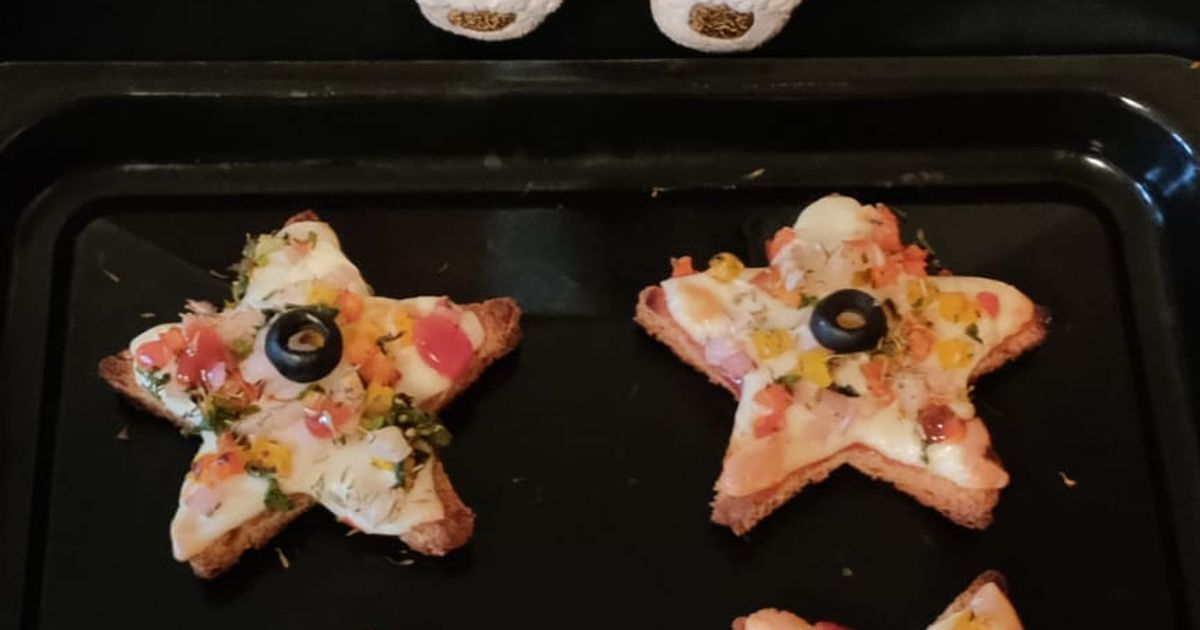 Kids Special Star Pizza Recipe by Sangita Kalra - Cookpad