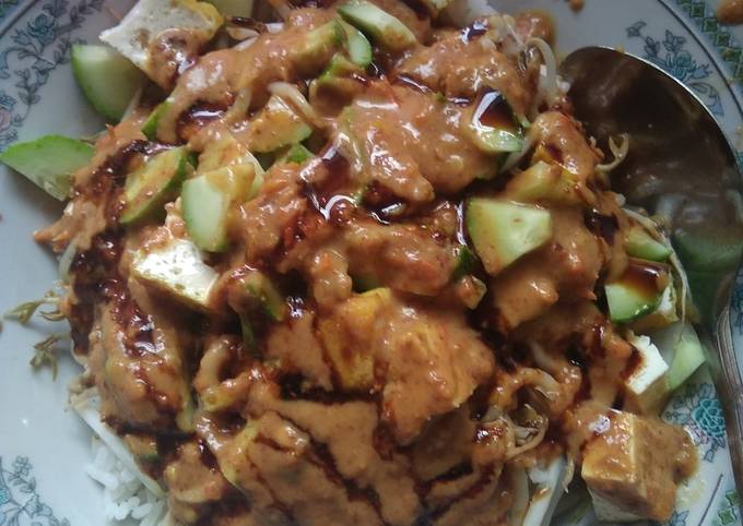 Resep Nasi lengko khas Tegal oleh Ibu Farel A.G - Cookpad