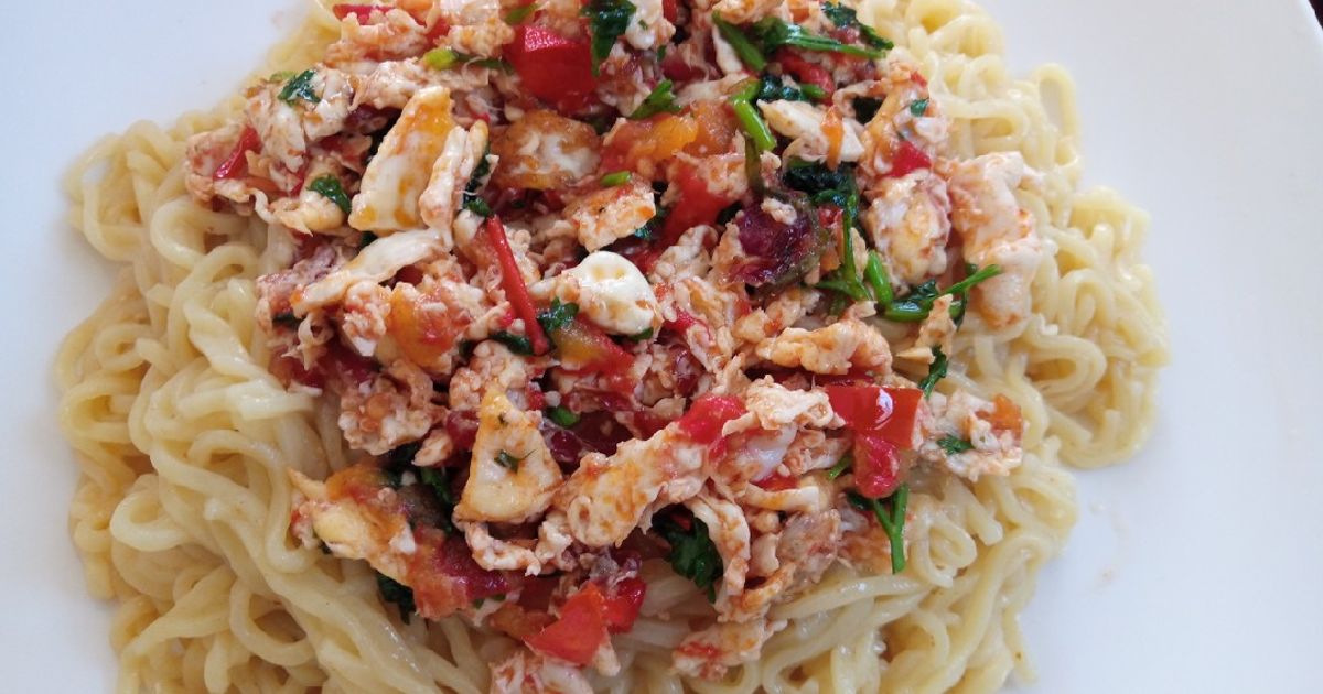 Indomie With Fried Eggs Recipe by Caroline Atieno - Cookpad