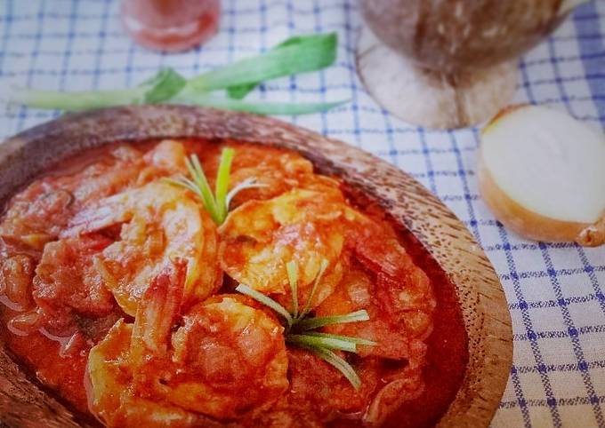 Resep Udang saos padang pedas sederhana oleh Ummu Azzahra - Cookpad