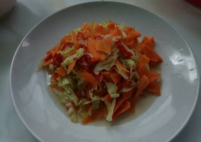 Resep Tumis wortel kol sederhana oleh Aigestini - Cookpad