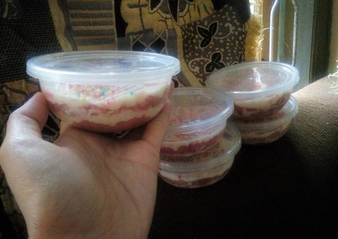 Resep Red velvet cheese cream cupcake oleh Shella Desy Anggraeni - Cookpad