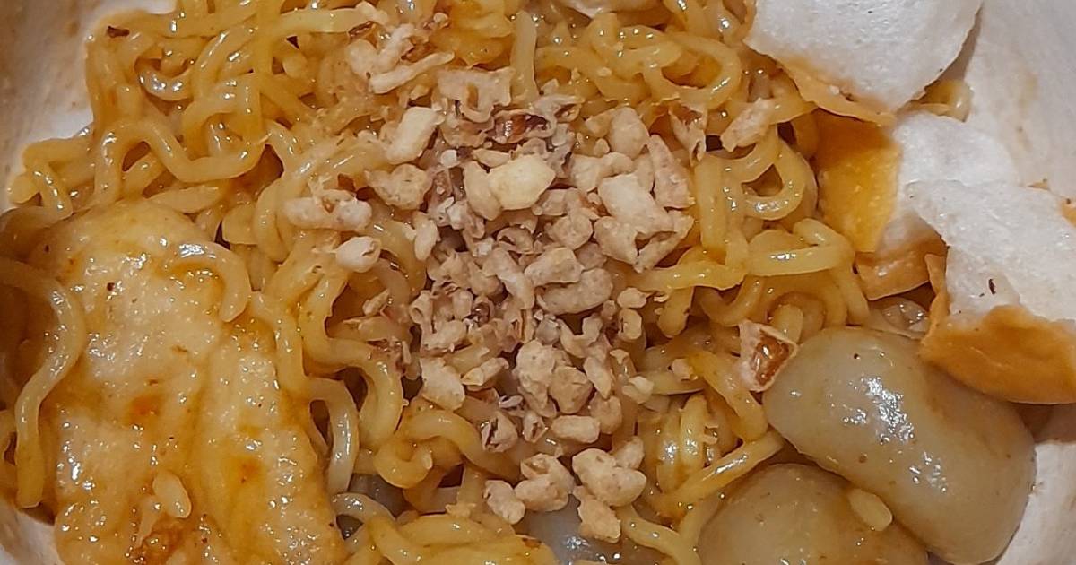 Resep Mie Goreng Topping Baso Aci oleh Ave Romantie Diaz Adare - Cookpad