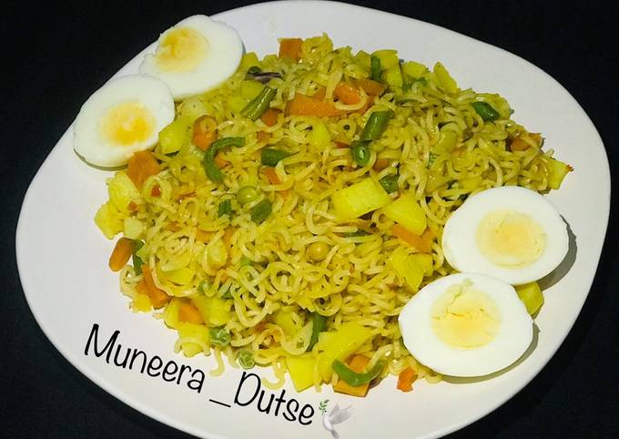 Indomie Stir Fry Recipe by Muneera Dutse - Cookpad