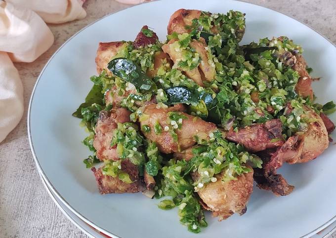 Resep Ayam Cabe Daun Jeruk oleh Mira_Jabir - Cookpad
