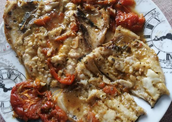 Dorada con tomate y orégano Receta de Fini Bautista Angulo- Cookpad