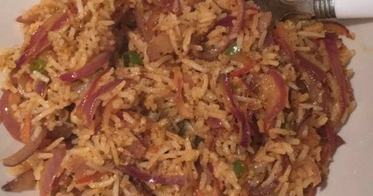 Onion Chilli Fried Rice Recipe by saumyac - Cookpad