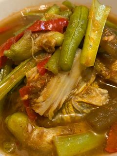Kaeng Som Pak Ruam (Thai Sour Curry With Mixed Vegetables Soup) Recipe ...
