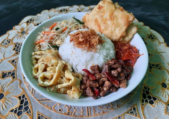 Resep Nasi Uduk Rice Cooker + Lauk oleh Chinantalya Ivada - Cookpad