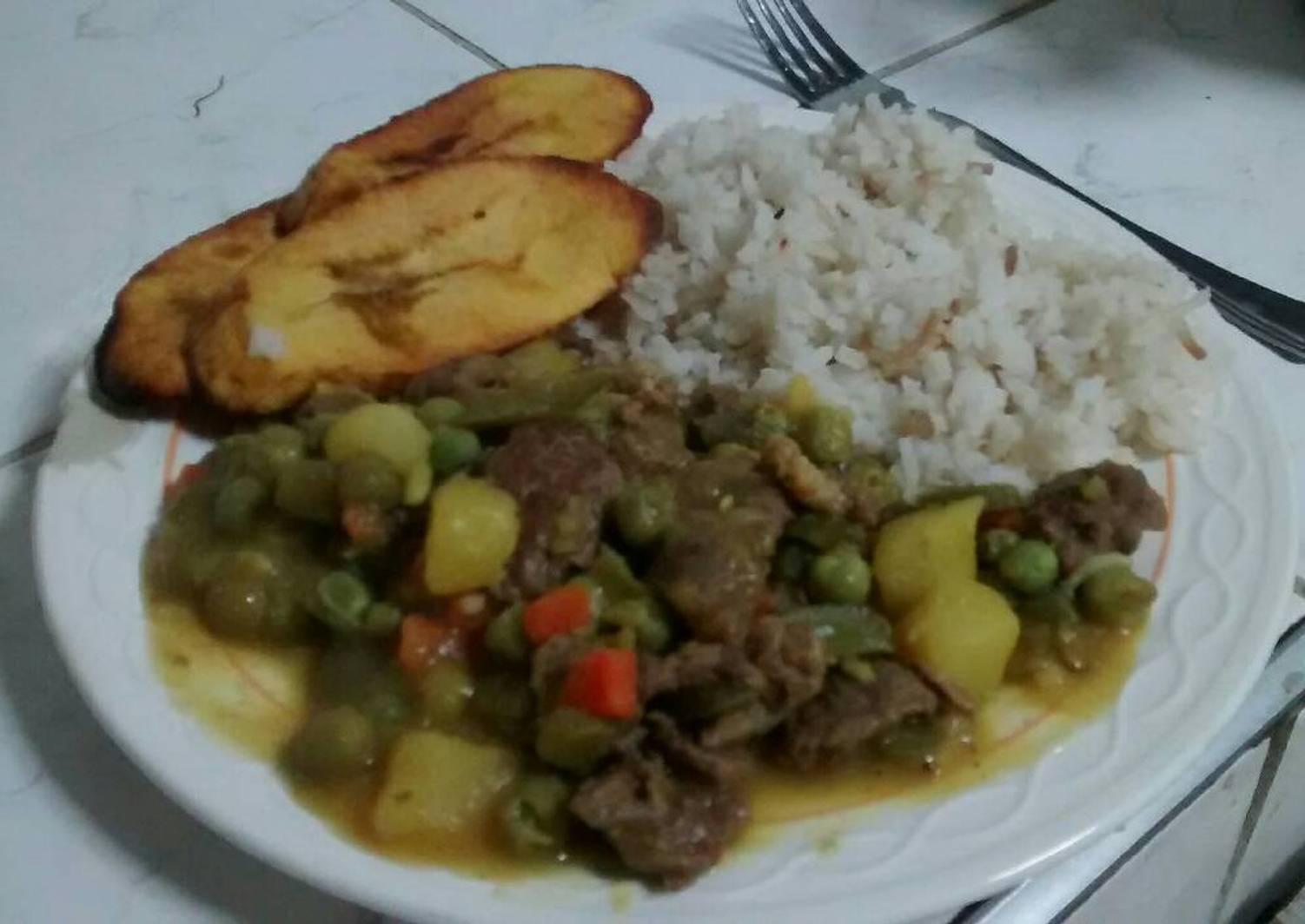 Goulash de Carne (Pollo) Receta de Laura Vera- Cookpad