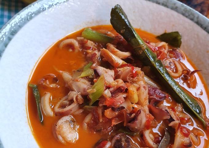 Resep Cumi Kuah Pedas oleh akhlisrizkafa - Cookpad