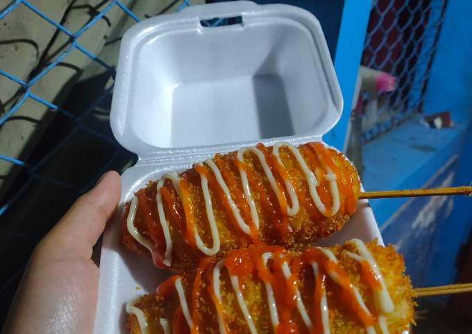 Resep Corndog sosis oleh Chamelia Ula Mimahabbah - Cookpad