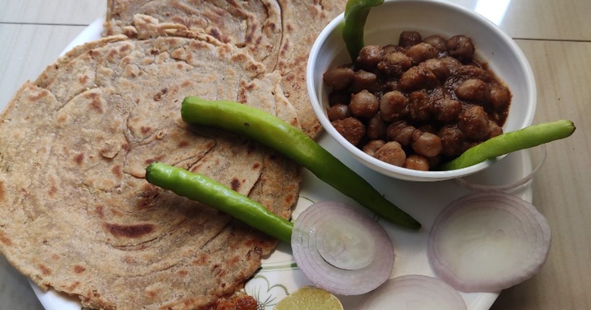 Hinal Jariwala Parikh દ્વારા રેસીપી છોલે ચણા અને ગાર્લિંક લચછા પરાઠા ...